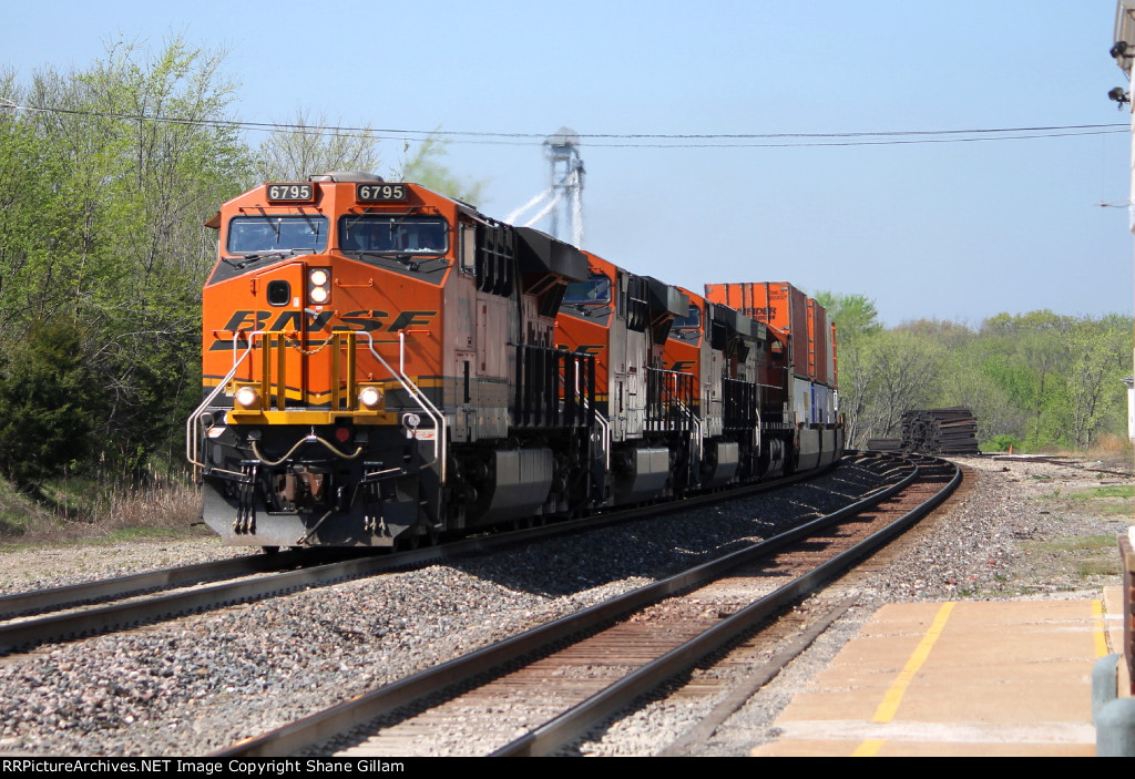 BNSF 6795 Heads up a EB stack train.